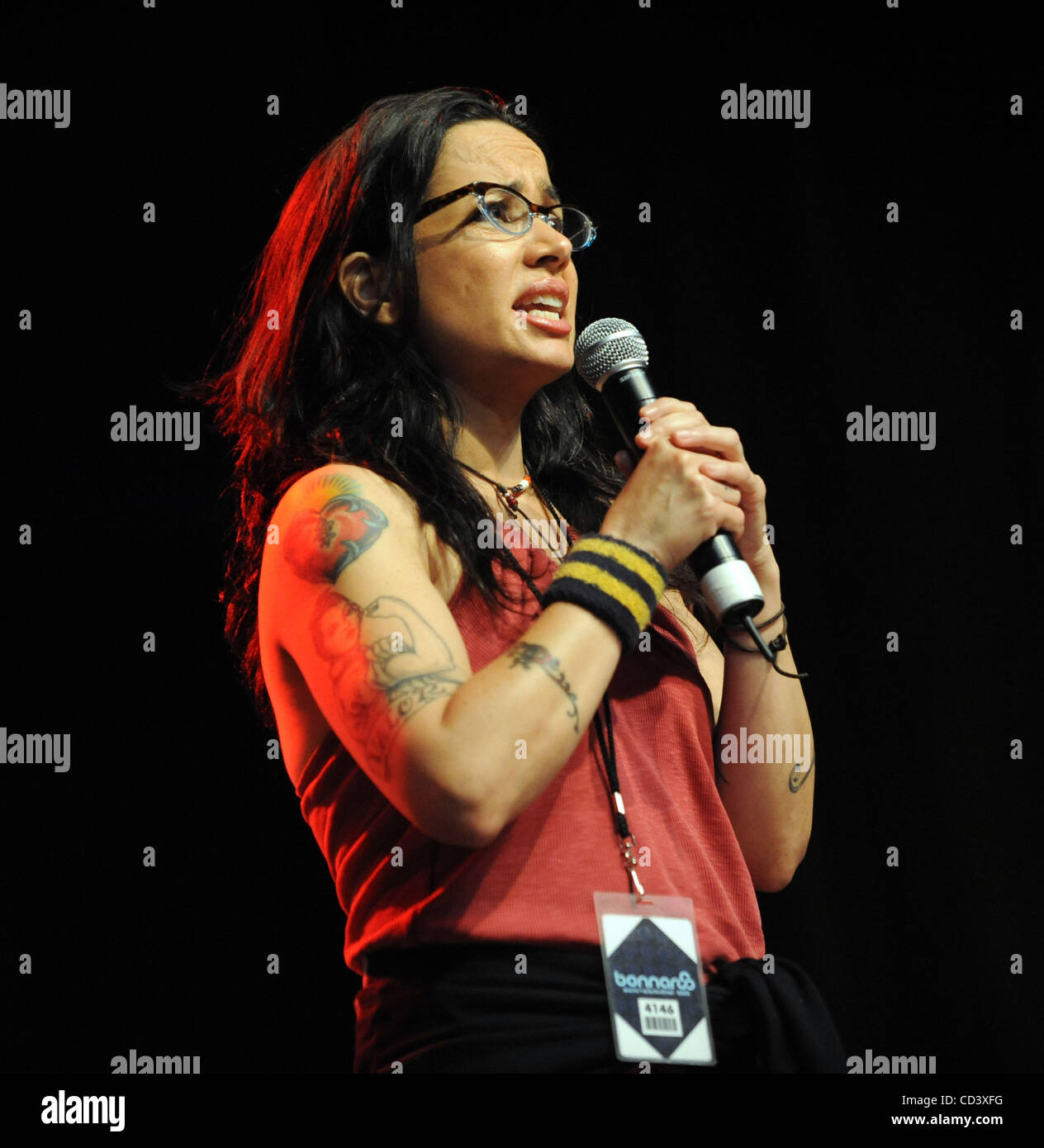 Janeane garofalo on stage hi-res stock photography and images - Alamy