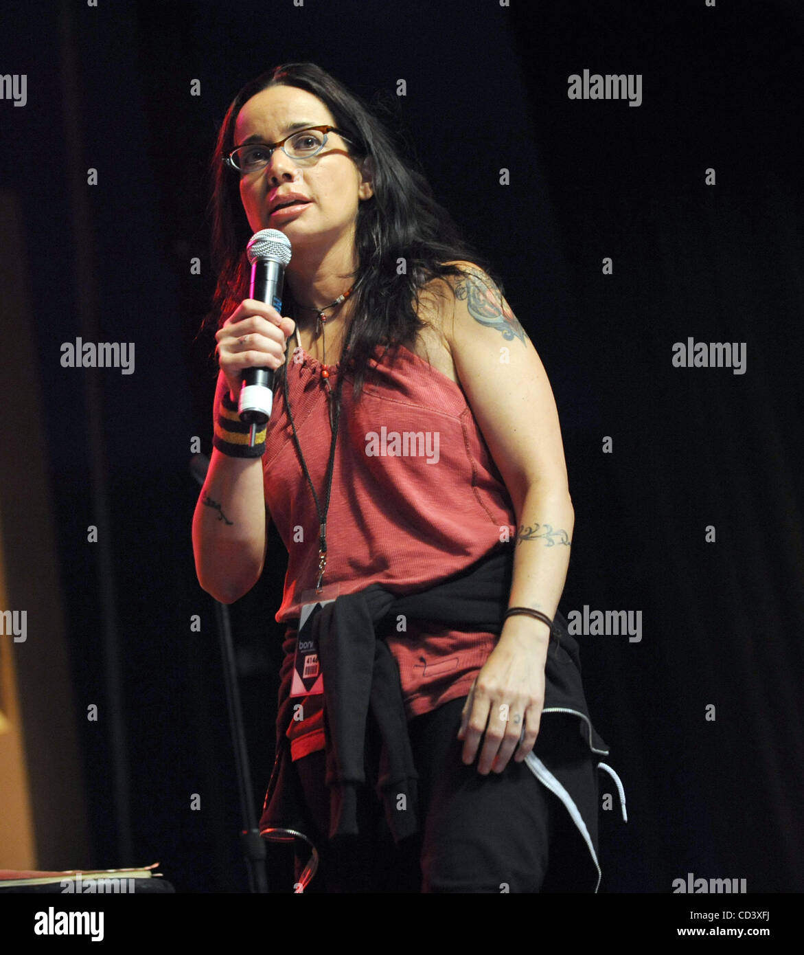 Janeane garofalo on stage hi-res stock photography and images - Alamy