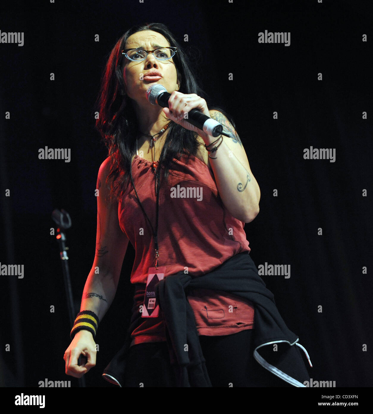 Janeane garofalo on stage hi-res stock photography and images - Alamy