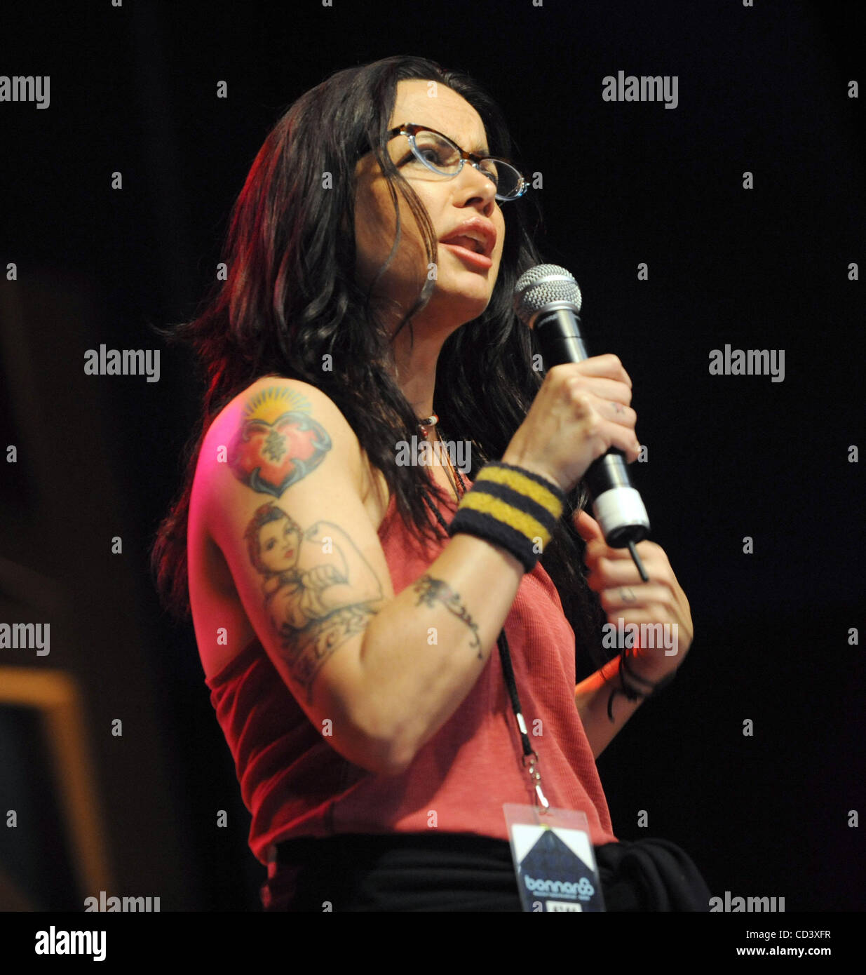 Janeane garofalo on stage hi-res stock photography and images - Alamy