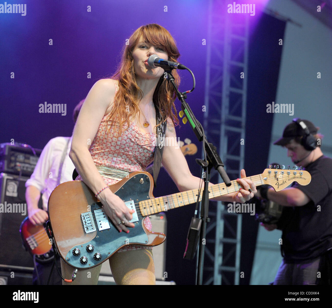 Jenny Lewis Of Rilo Kiley Stock Photos & Jenny Lewis Of Rilo Kiley ...
