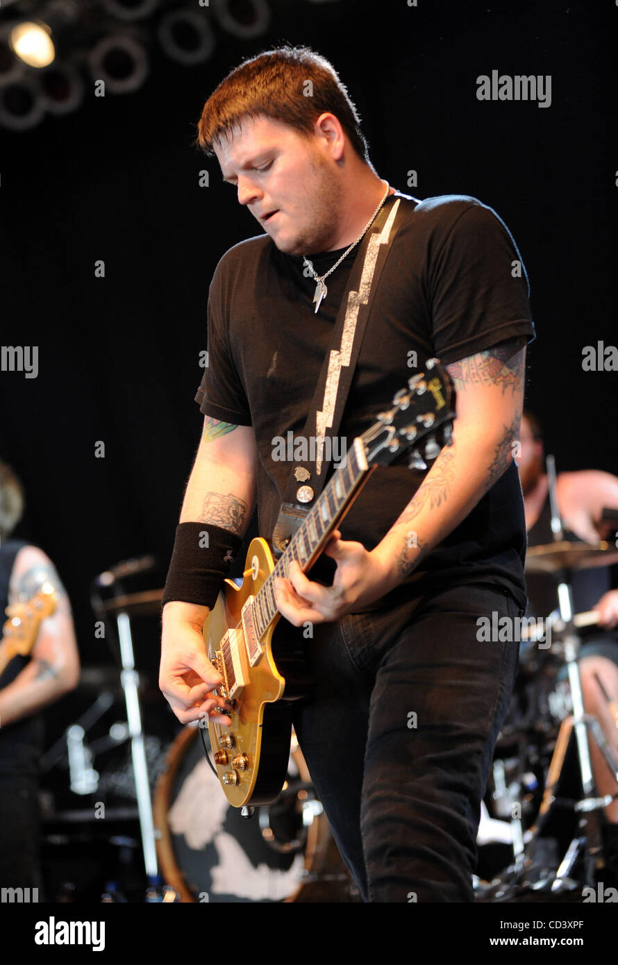 Jun 14, 2008 - Manchester, Tennessee, USA - Guitarist JAMES BOWMAN of ...