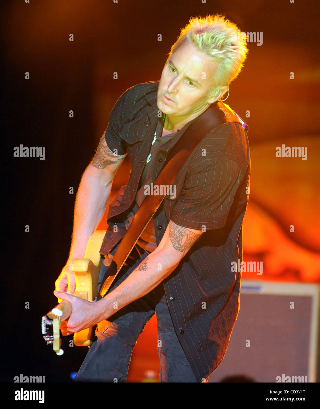 Jun 14, 2008 - Manchester, Tennessee, USA - Guitarist MIKE MCCREADY of ...