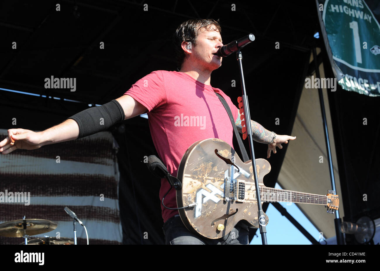 Jul 14, 2008 - Charlotte, North Carolina; USA - Singer / Guitarist TOM ...