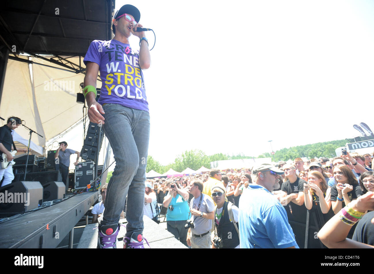 Jul 14, 2008 - Charlotte, North Carolina; USA - Singer GABE SAPORTA of ...