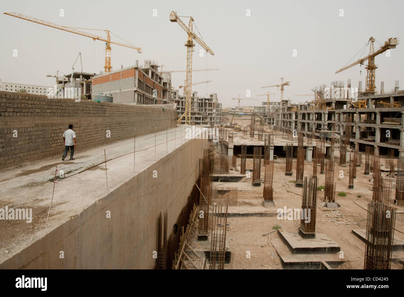 Jul 16, 2008 - Arbil, Kurdistan, Iraq - The construction site of a ...