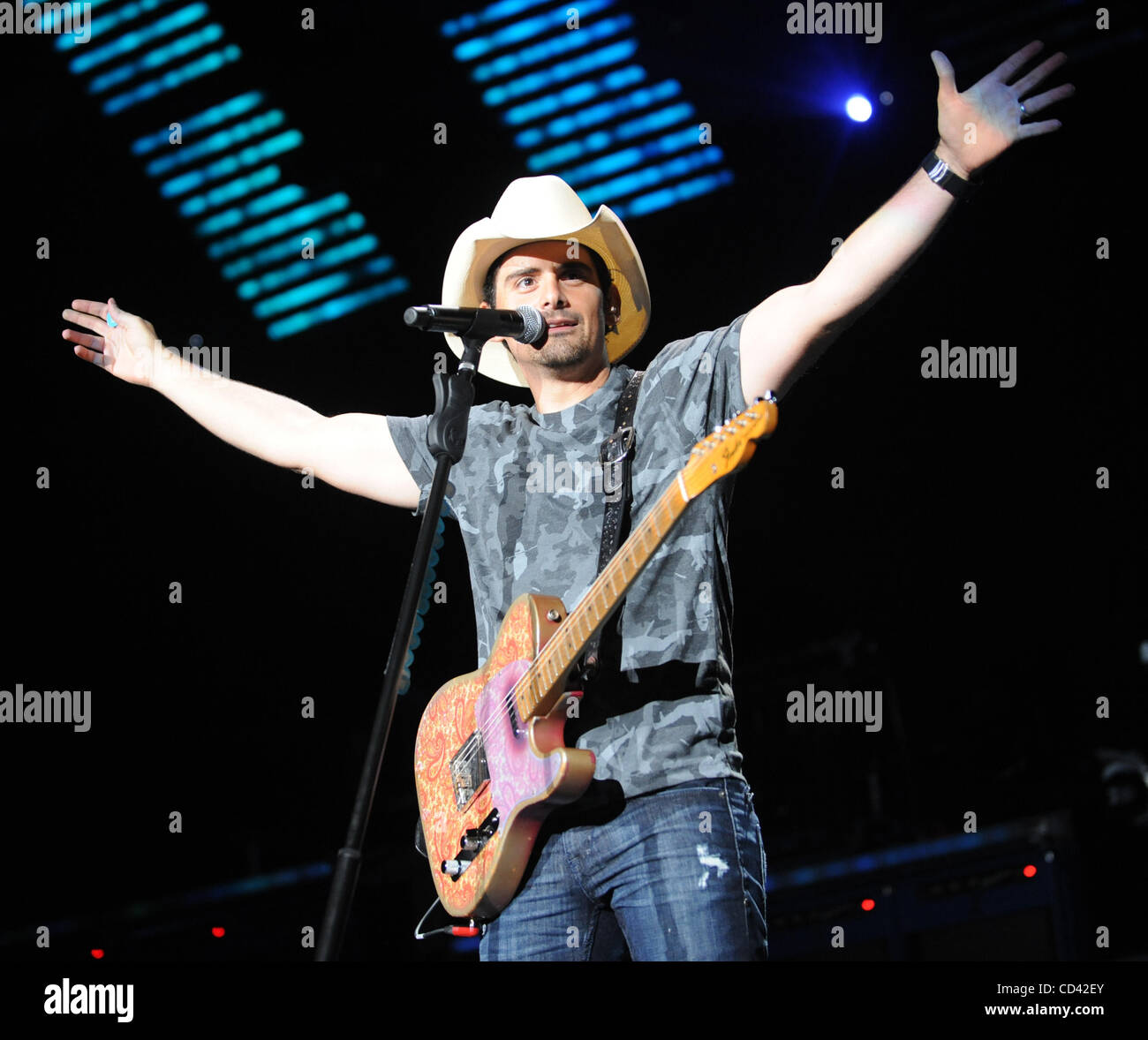 Jul 19, 2008 - Raleigh, North Carolina; USA - Musician BRAD PAISLEY ...
