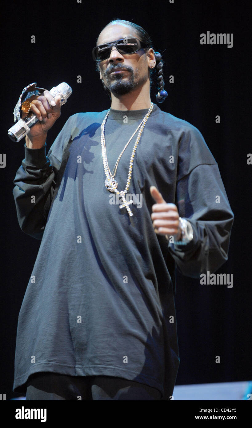 Snoop dogg tour hi-res stock photography and images - Alamy