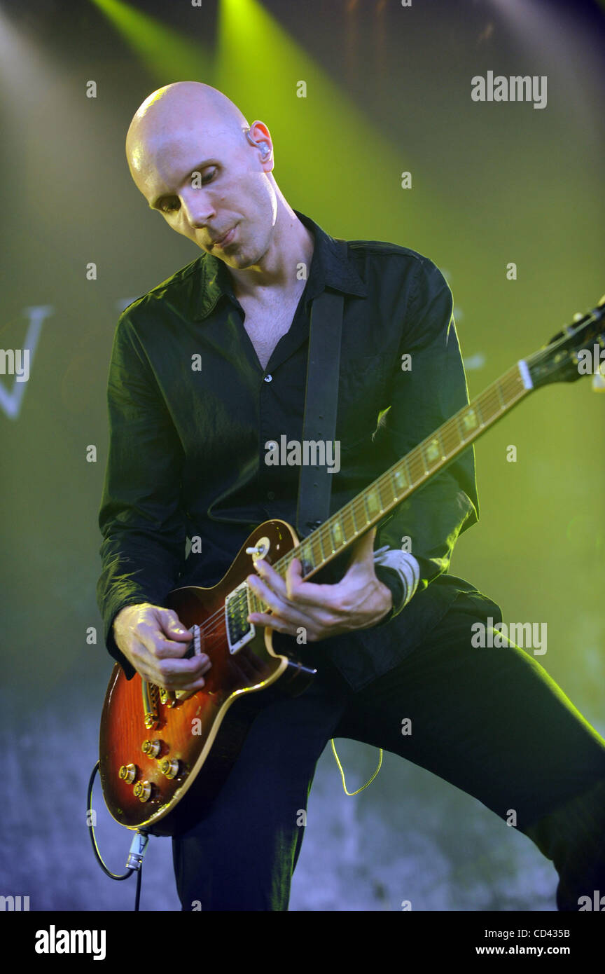 July 25, 2008 - Raleigh, North Carolina; USA - Singer / Guitarist BILLY ...
