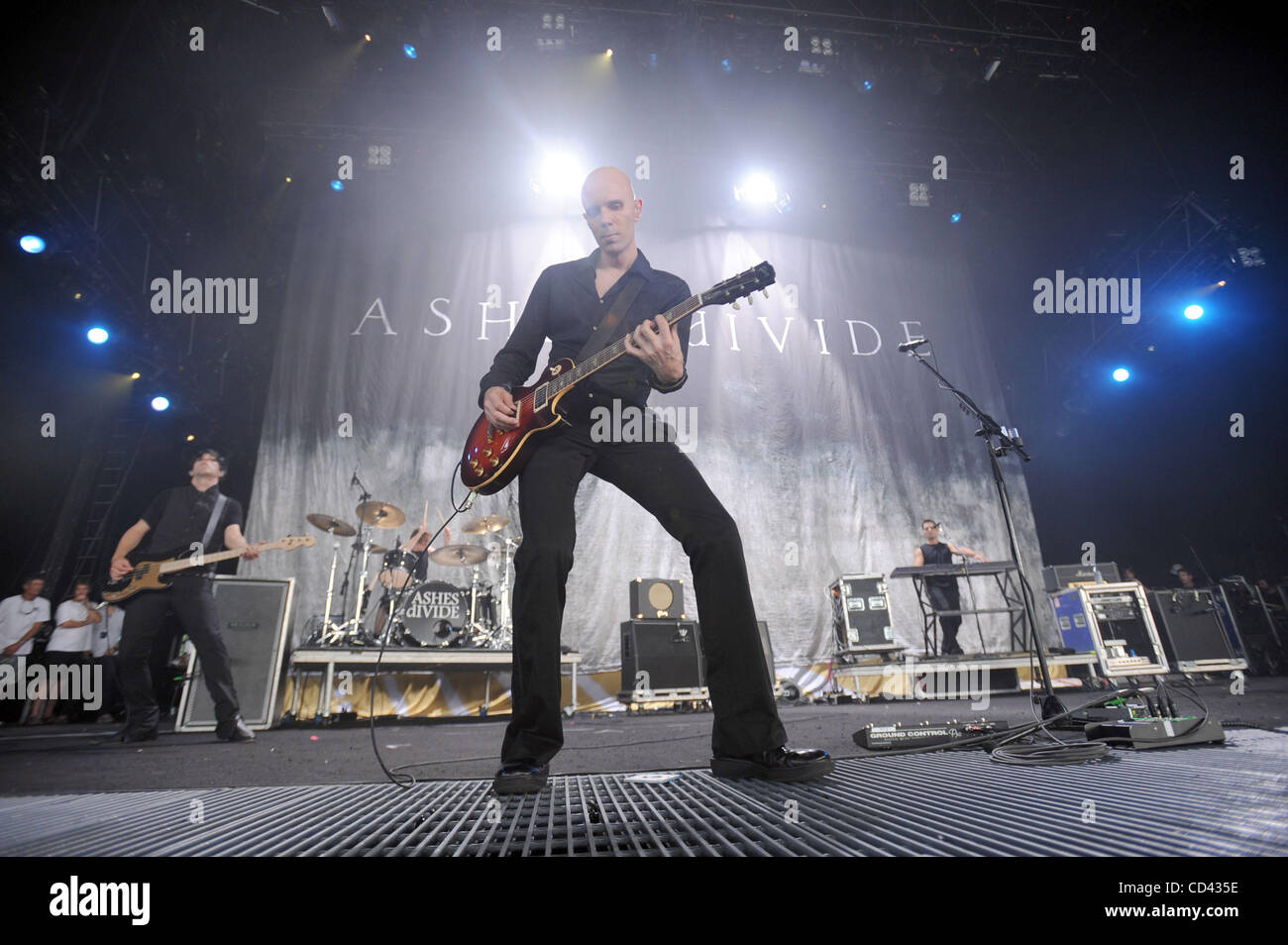 July 25, 2008 - Raleigh, North Carolina; USA - Singer / Guitarist BILLY HOWERDEL of the band ...