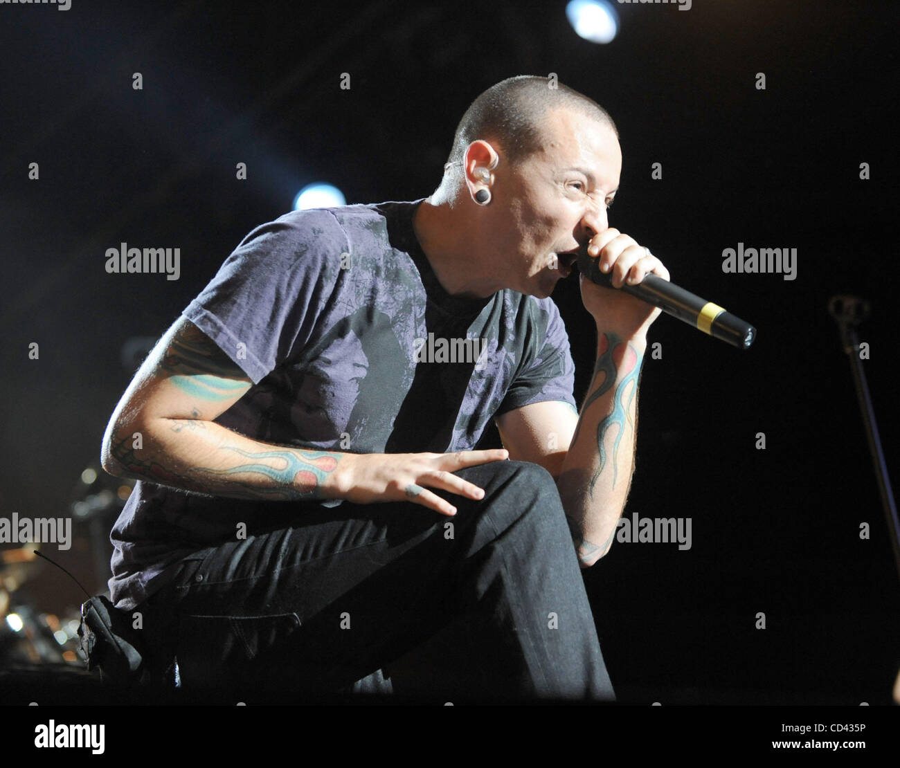 Chester bennington hi-res stock photography and images - Alamy