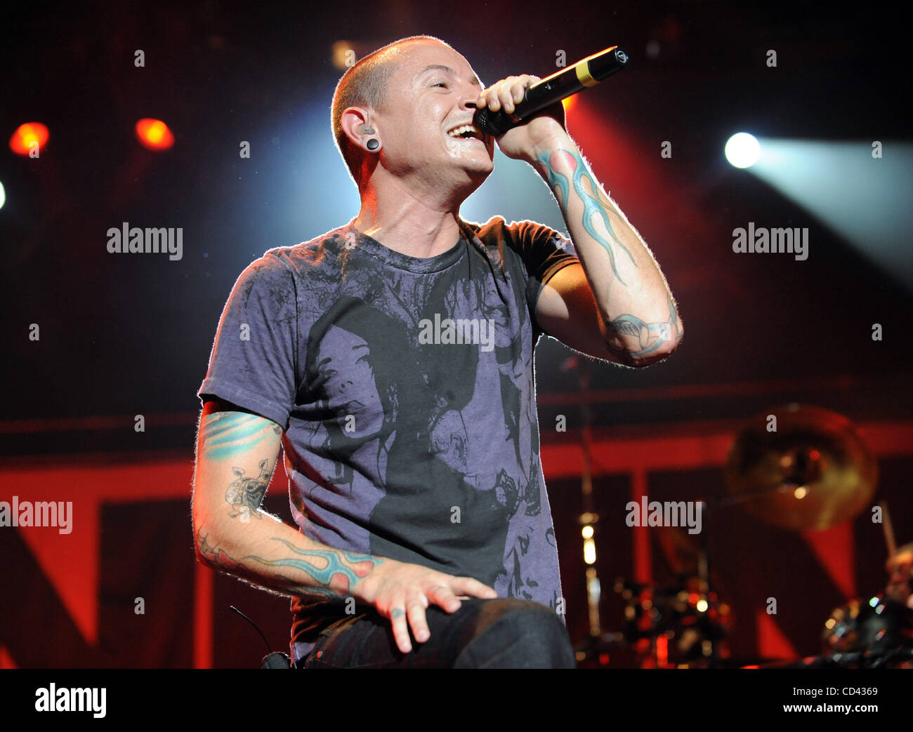 Chester bennington 2008 hi-res stock photography and images - Alamy