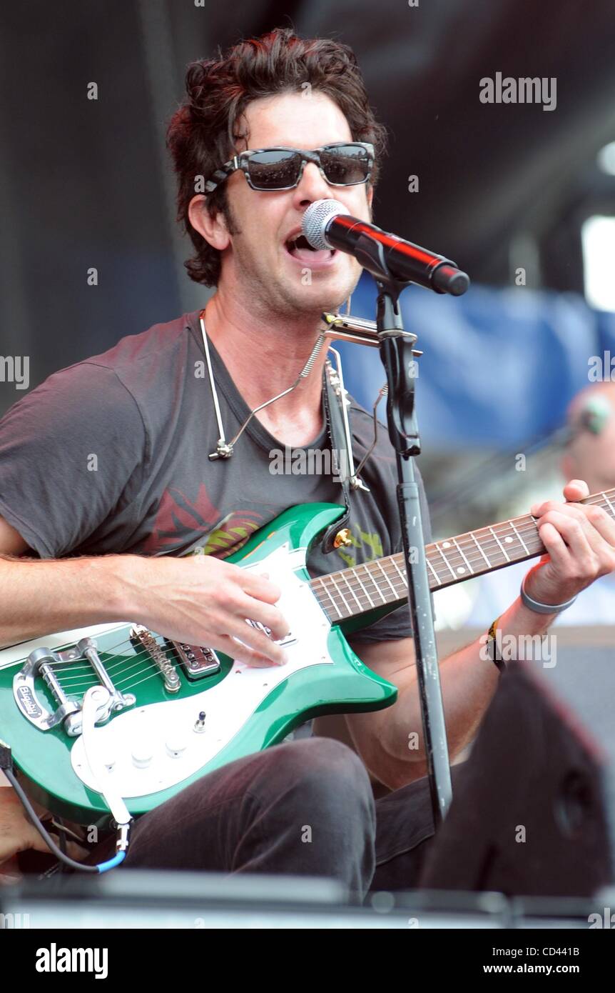 Aug 03, 2008 - Chicago, Illinois, USA - Singer / Guitarist GARRETT ...