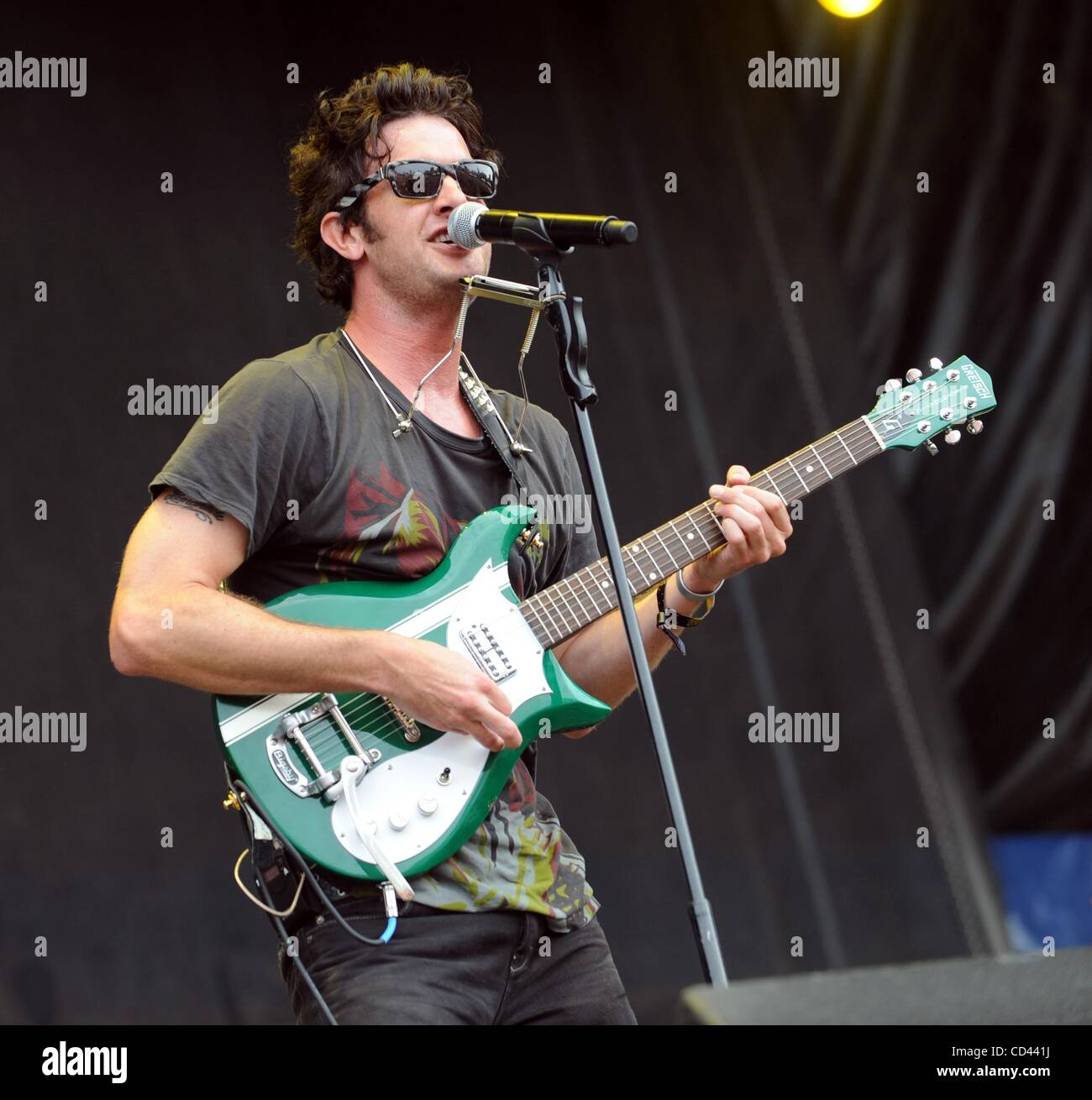 Aug 03, 2008 - Chicago, Illinois, USA - Singer / Guitarist GARRETT ...