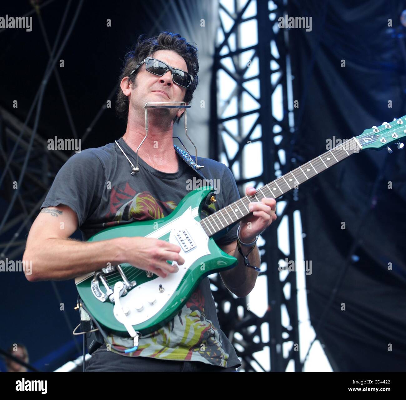 Aug 03, 2008 - Chicago, Illinois, USA - Singer / Guitarist GARRETT ...