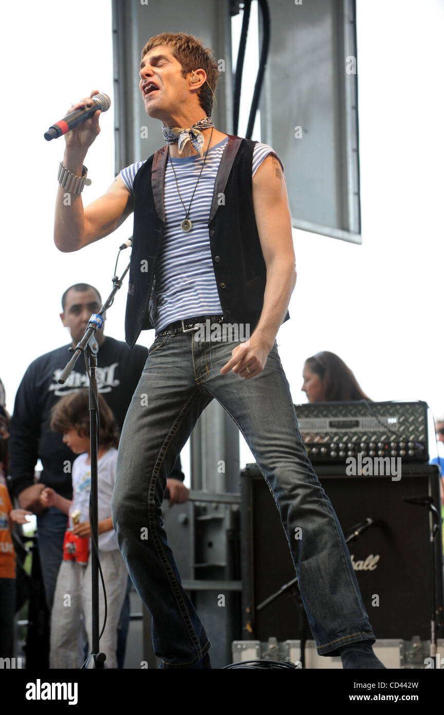 Perry farrell lollapalooza hi-res stock photography and images - Alamy