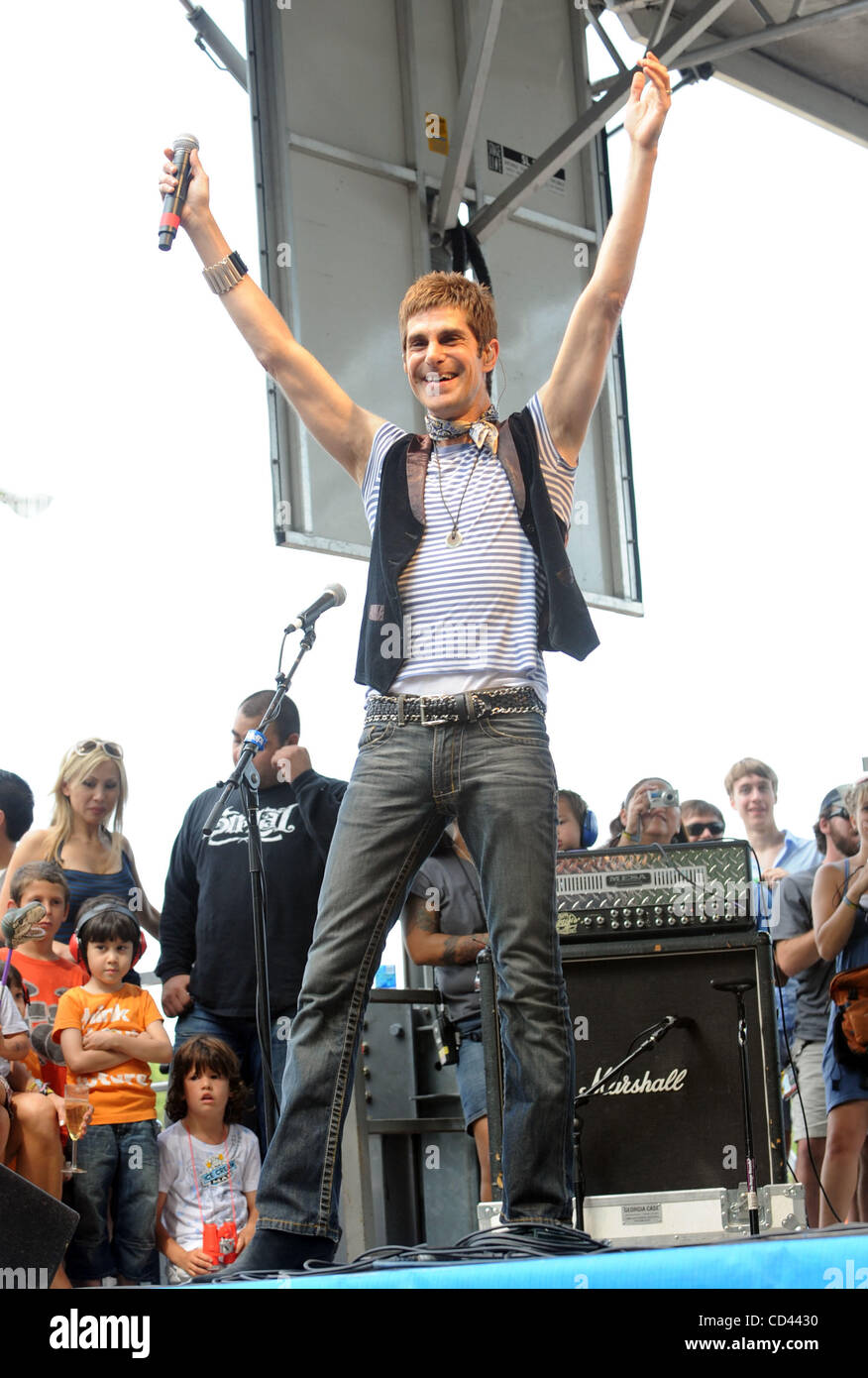 Perry farrell lollapalooza hi-res stock photography and images - Alamy
