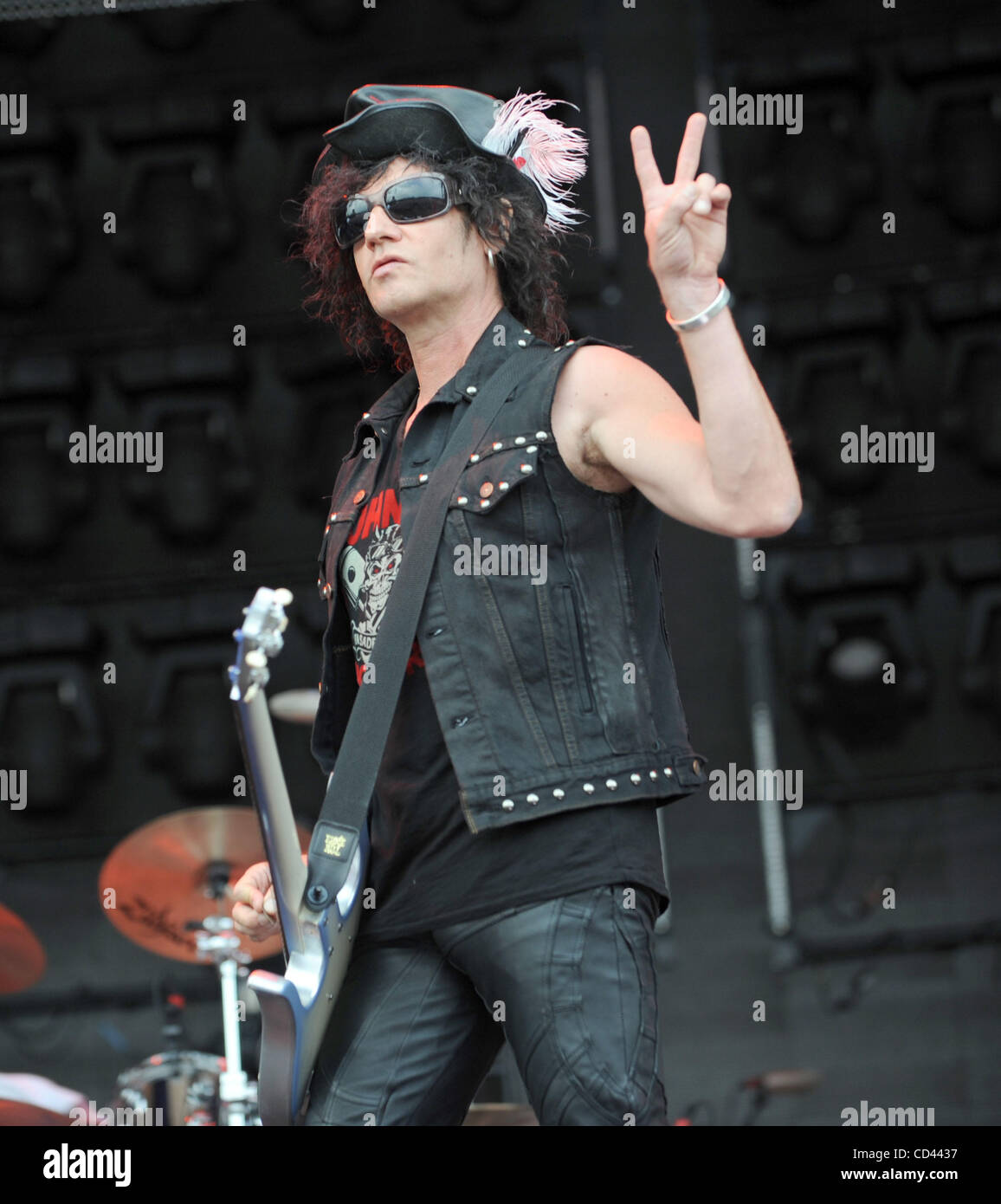 Aug 3, 2008 - Chicago, Illinois, USA - Singer / Guitarist DANIEL ASH of the band Love and ...