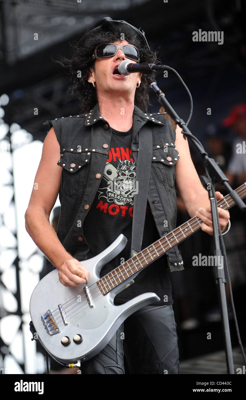 Daniel ash love and rockets hi-res stock photography and images - Alamy
