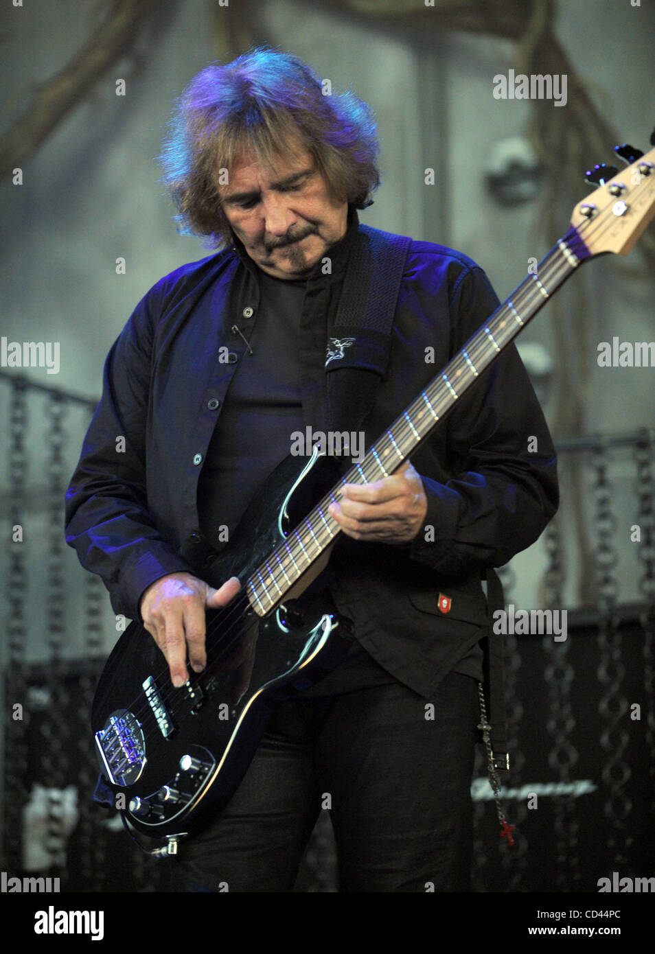 Geezer butler bass hi-res stock photography and images - Alamy