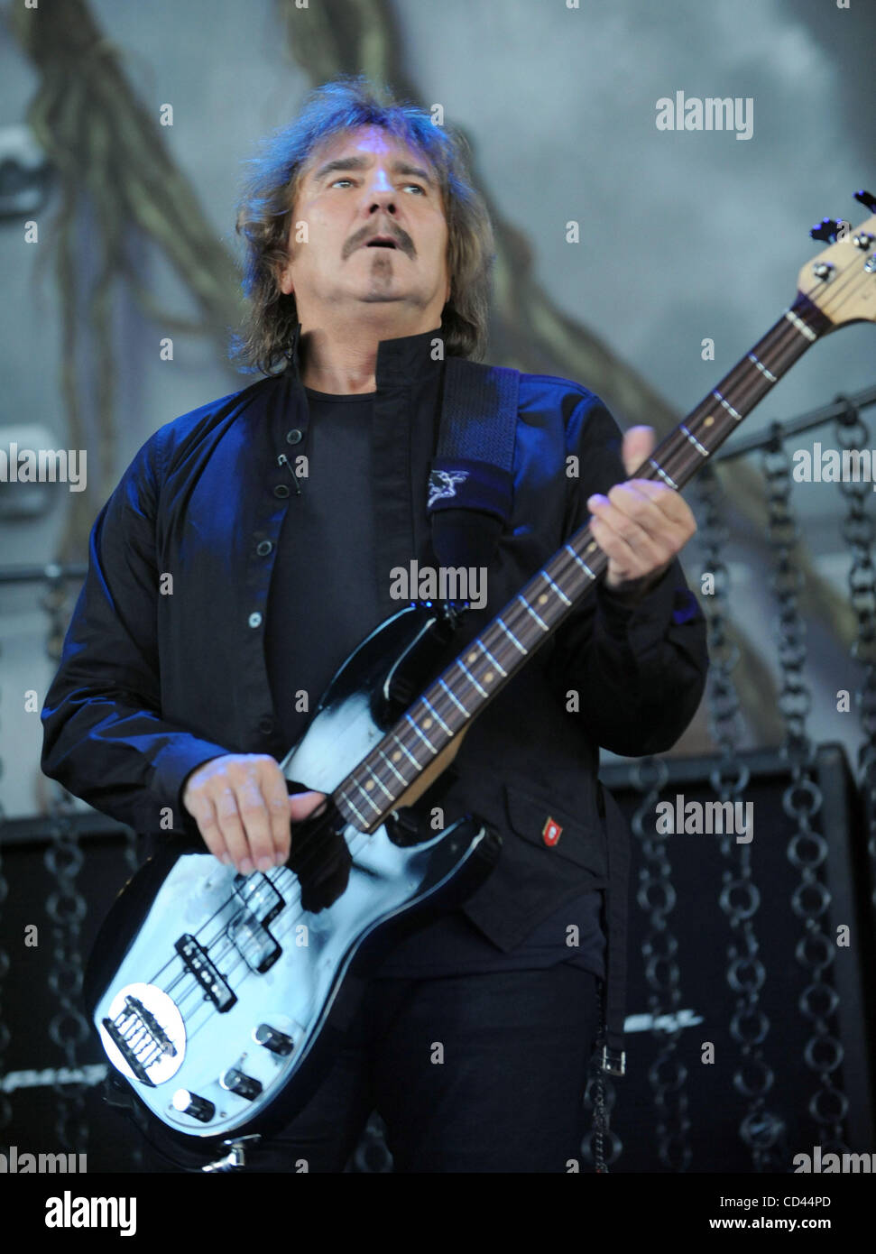 Geezer butler bass hi-res stock photography and images - Alamy