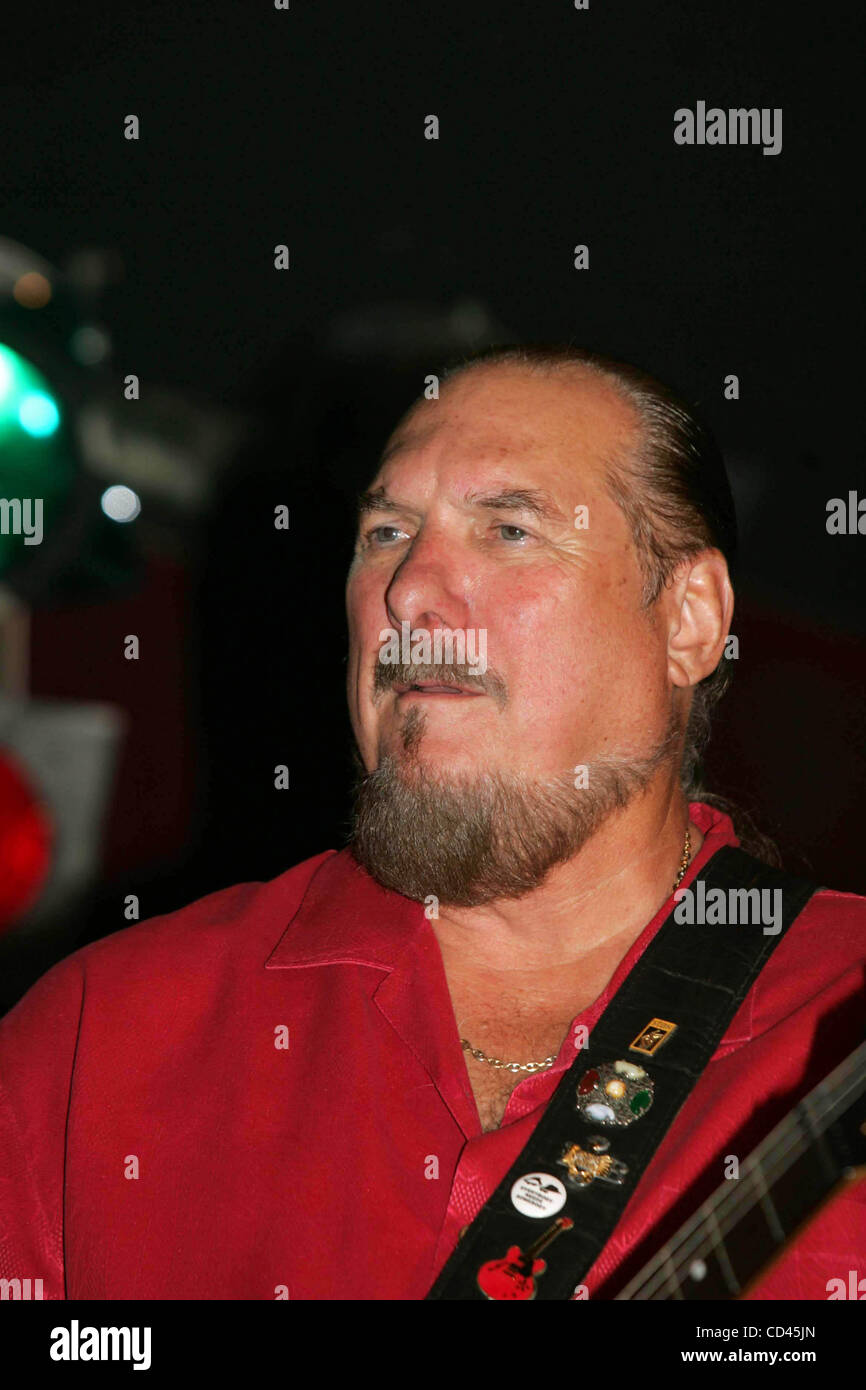 Aug. 15, 2008 - New York, New York, U.S. - K59151RM.THE LEGENDARY R&B ...