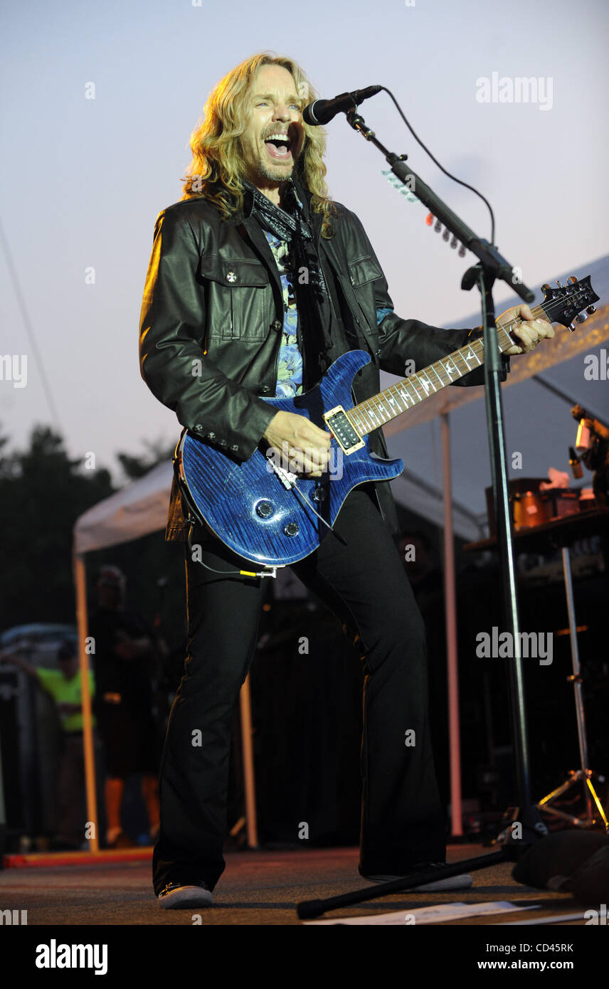 Aug 16, 2008 - Roanoke Rapids, North Carolina; USA - Singer / Guitarist ...