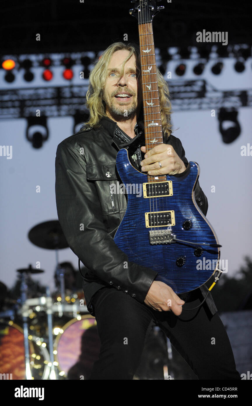 Aug 16, 2008 - Roanoke Rapids, North Carolina; USA - Singer / Guitarist ...
