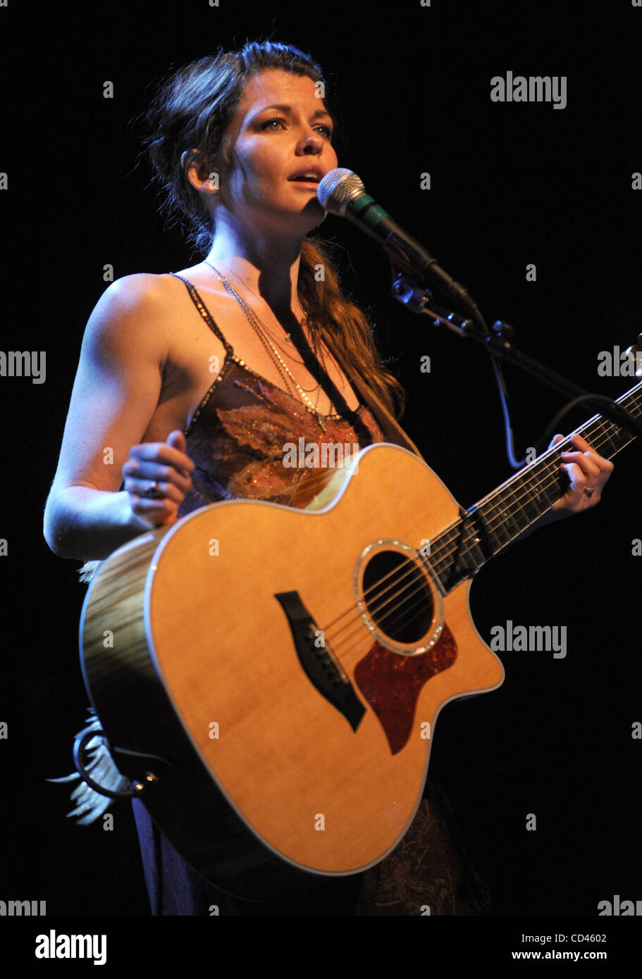 Aug 21, 2008 - San Francisco, California USA - Singer / Guitarist ERIN ...
