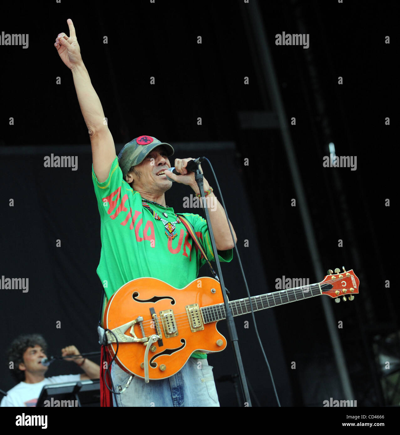 Aug 22, 2008 - San Francisco, California USA - Singer / Guitarist MANU ...