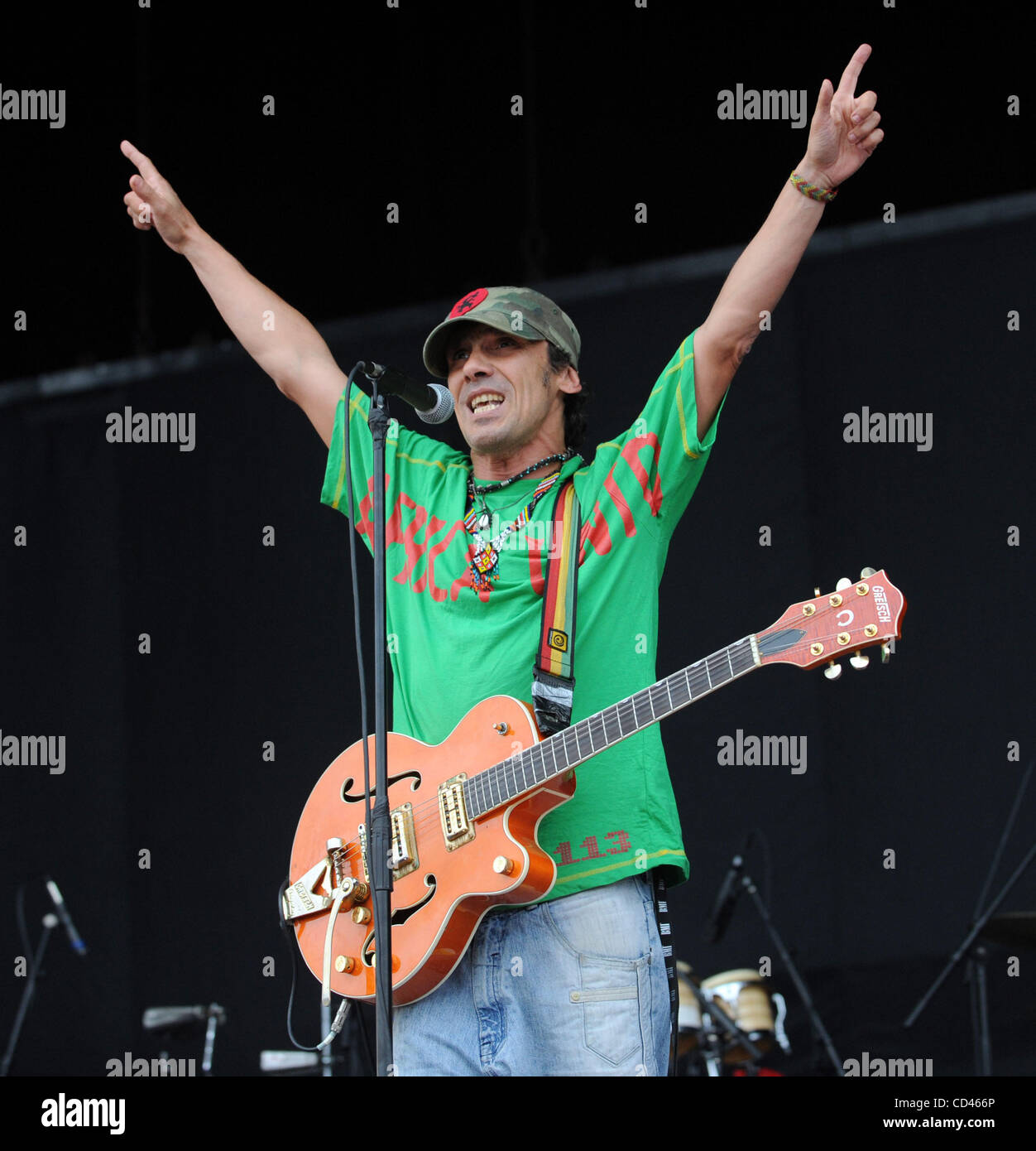 Aug 22, 2008 - San Francisco, California USA - Singer / Guitarist MANU ...