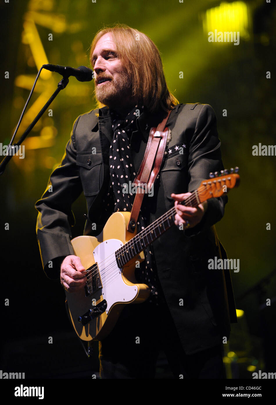 Aug 23, 2008 - San Francisco, California USA - Singer / Guitarist TOM ...