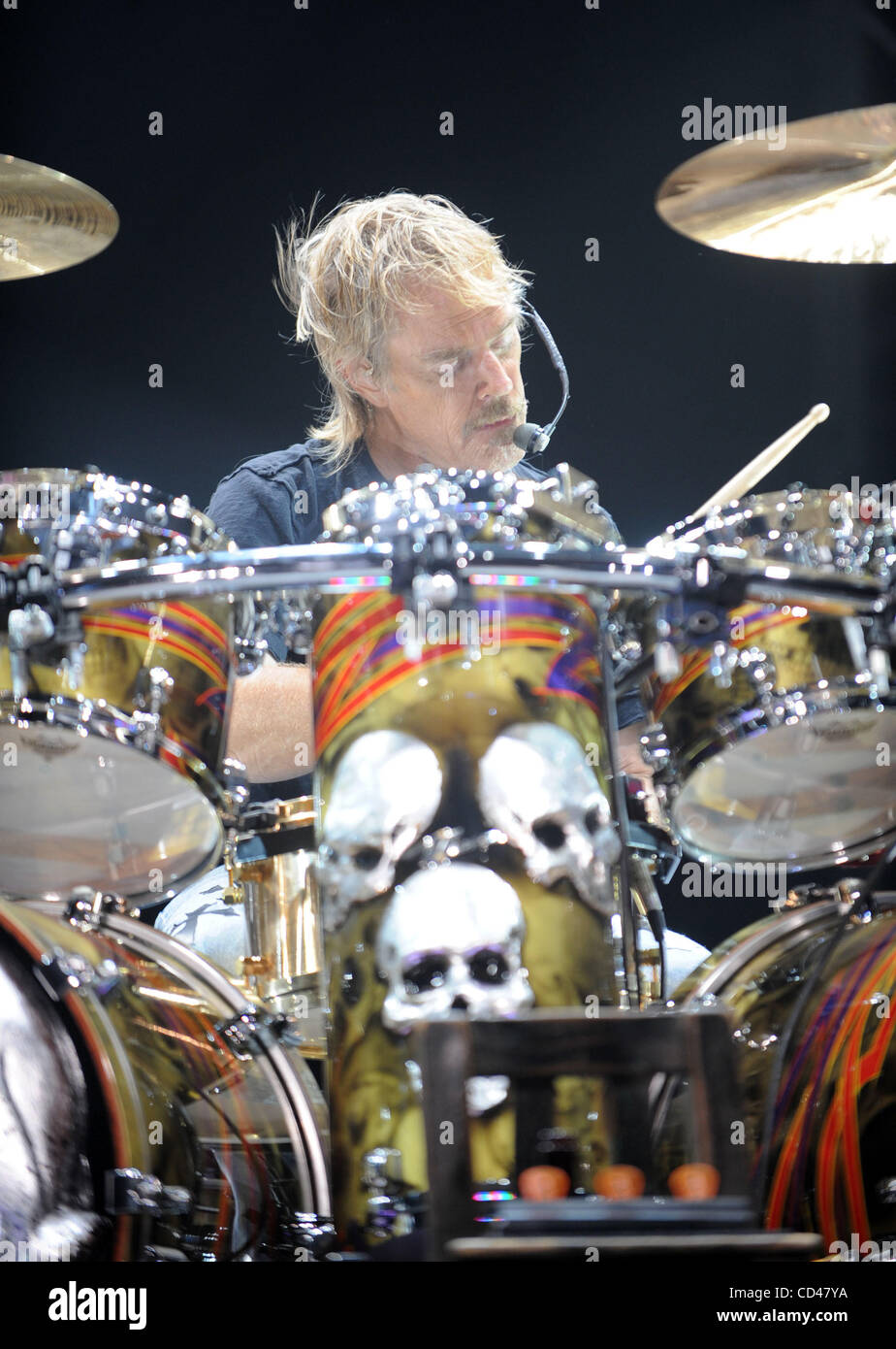 Drummer frank beard zz top hi-res stock photography and images - Alamy