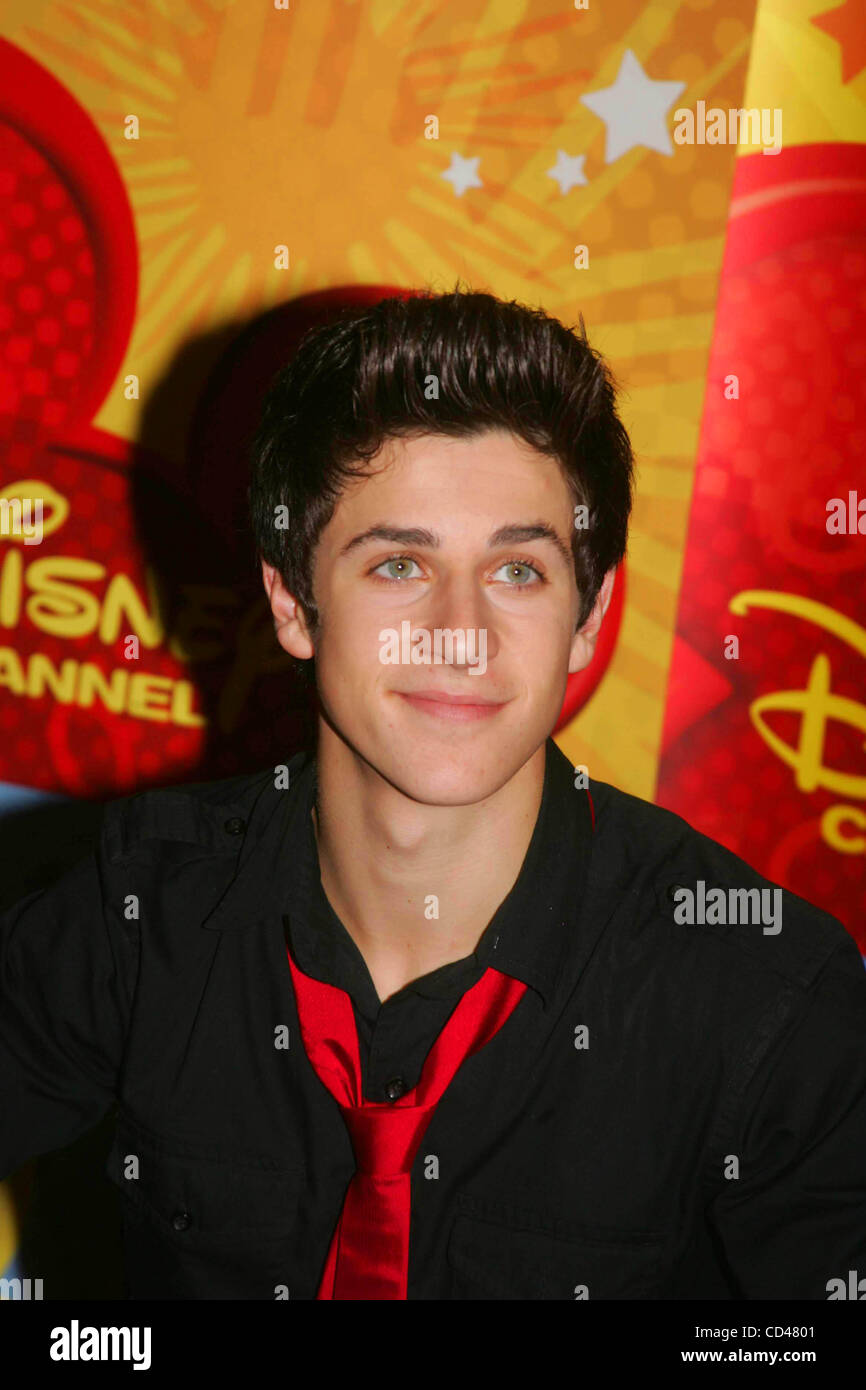 Wizards of waverly place david henrie hi-res stock photography and ...