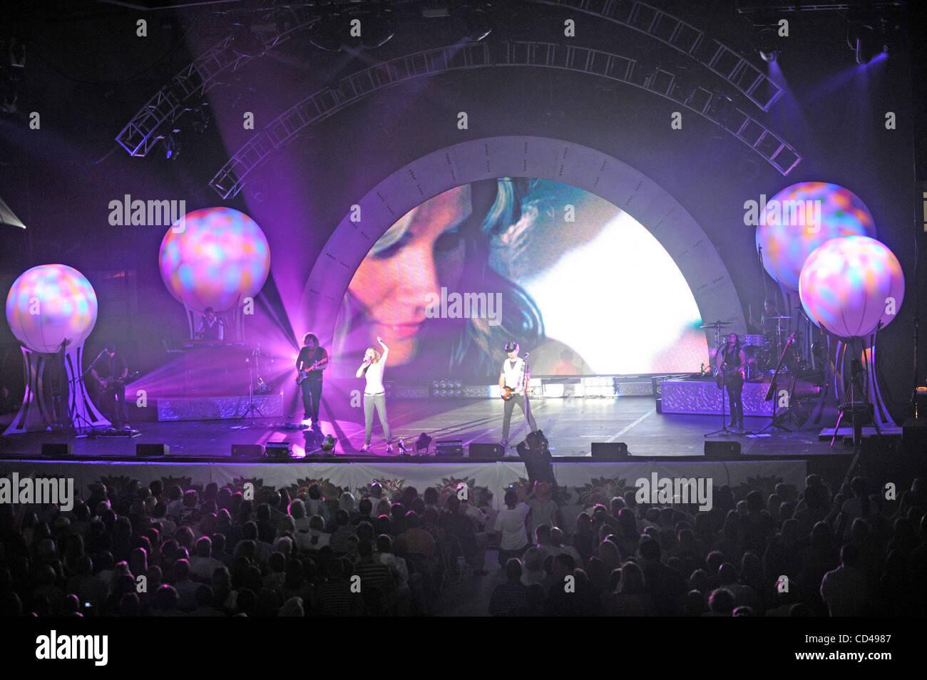 Sep 14, 2008 - Wilmington, North Carolina; USA - (L-R) Singer JENNIFER ...