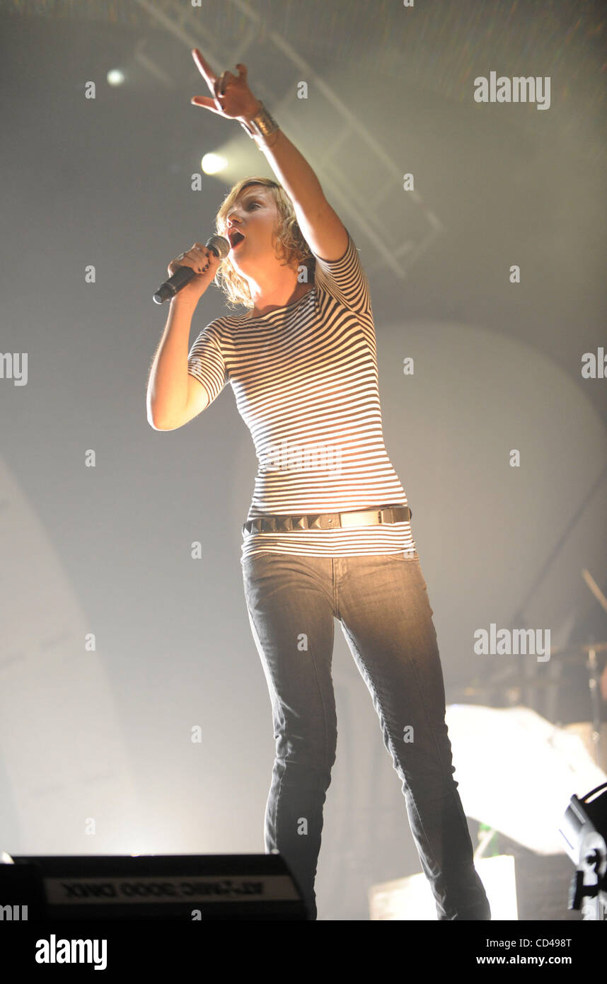 Sep 14, 2008 - Wilmington, North Carolina; USA - Singer JENNIFER ...