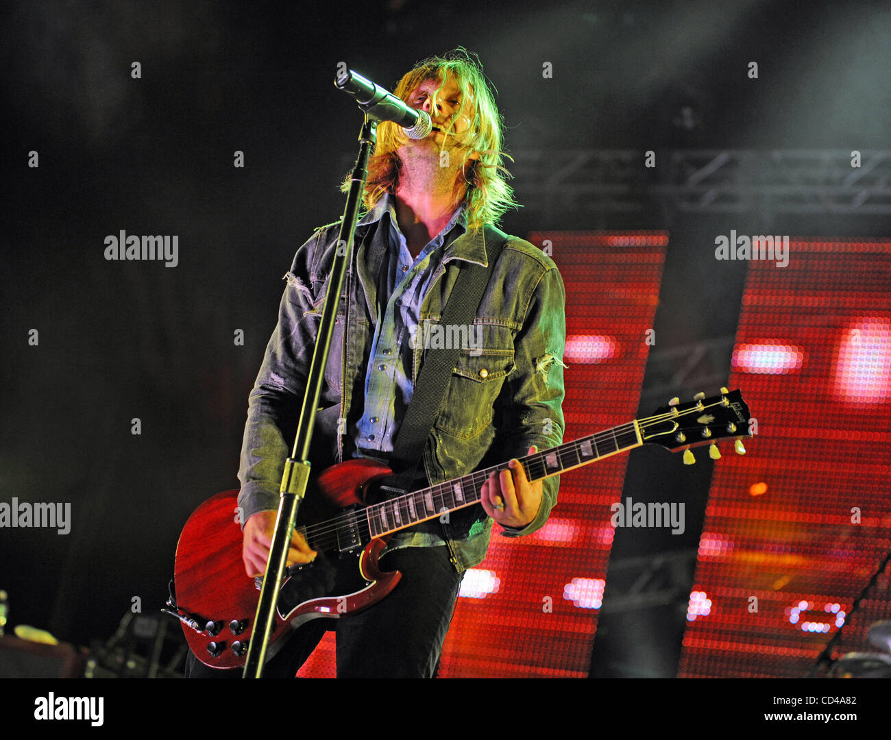 Sep 19, 2008 - Raleigh, North Carolina; USA - Singer / Guitarist JON ...