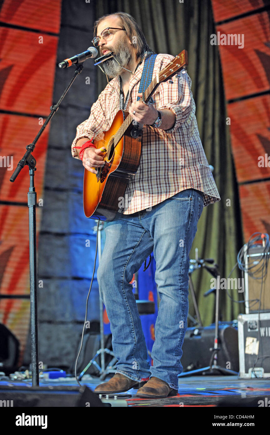 Sep 20, 2008 - Mansfield, Massachusetts; USA - Musician STEVE EARLE ...