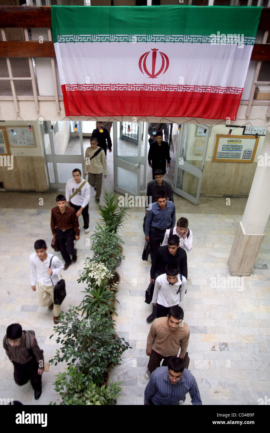 2008/09/23: Iranian high school students enter to school building under ...