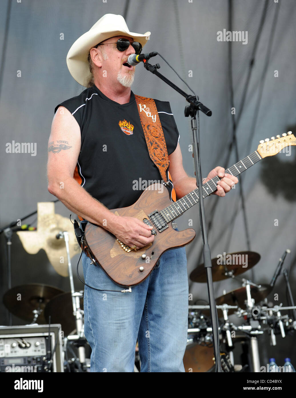 Ray benson of asleep at the wheel hi-res stock photography and images ...