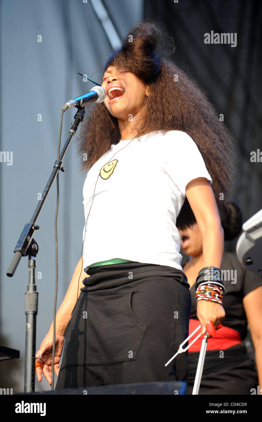 Sep 27, 2008 - Austin, Texas; USA - Singer ERYKAH BADU performs live as ...