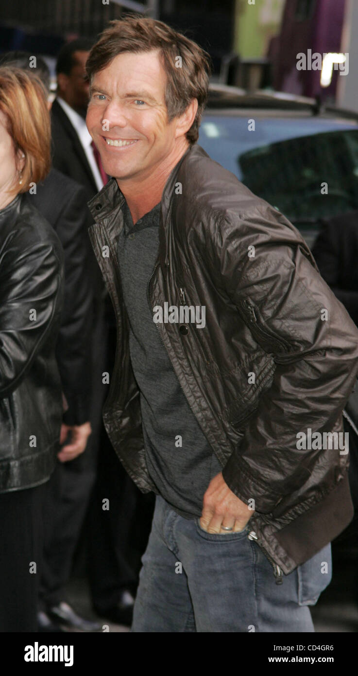 Oct 08, 2008 - New York, NY, USA - Actor DENNIS QUAID poses for photos ...