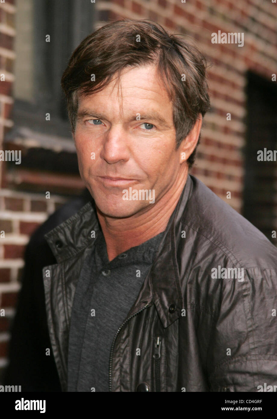 Oct 08, 2008 - New York, NY, USA - Actor DENNIS QUAID poses for photos ...