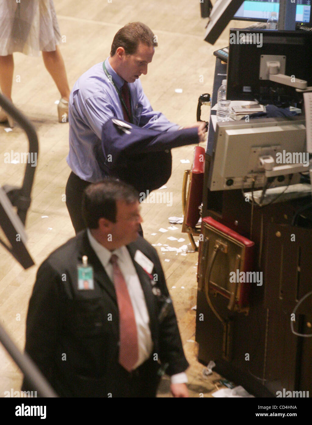 Oct 10, 2008 - New York, NY, USA - Traders work on the floor of the New ...