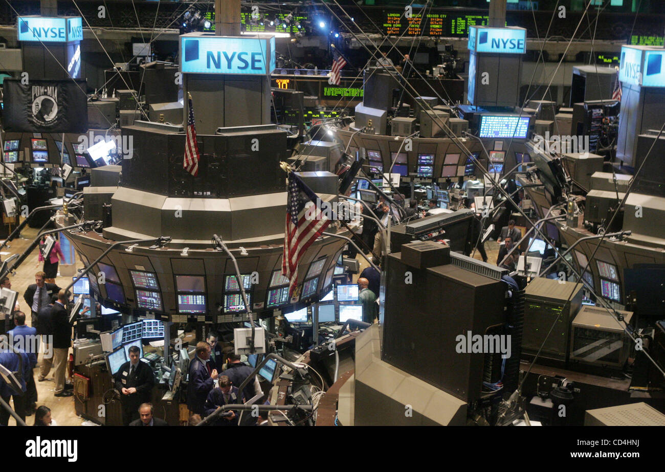 Oct 10, 2008 - New York, NY, USA - Traders work on the floor of the New ...