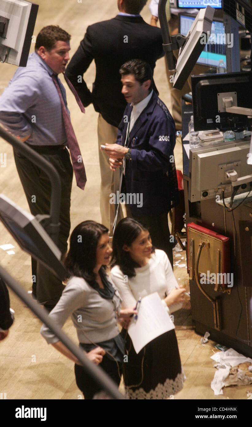 Oct 10, 2008 - New York, NY, USA - Traders work on the floor of the New ...