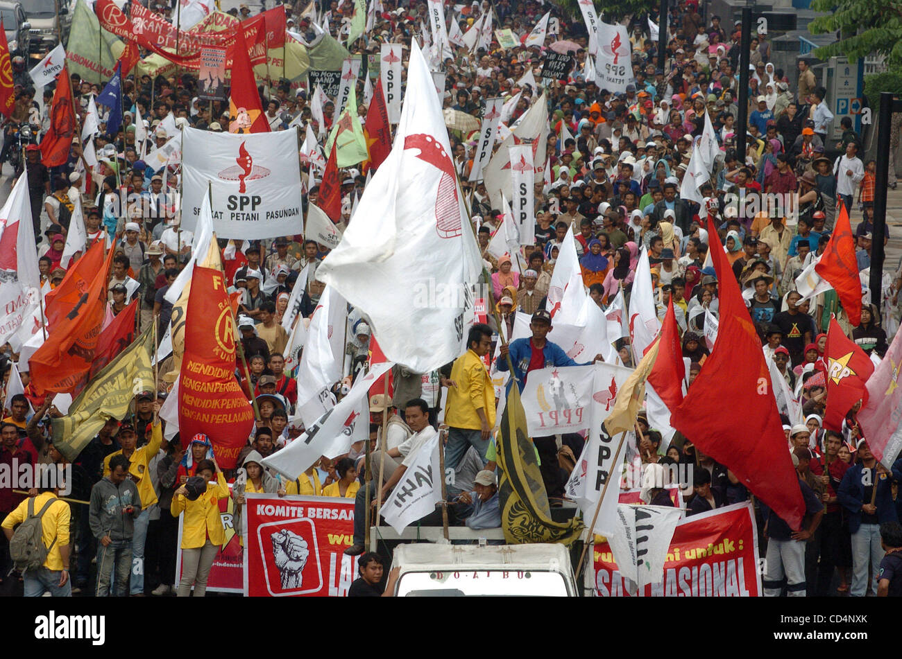 Farmers long march during protest land reform in Jakarta, Indonesia ...
