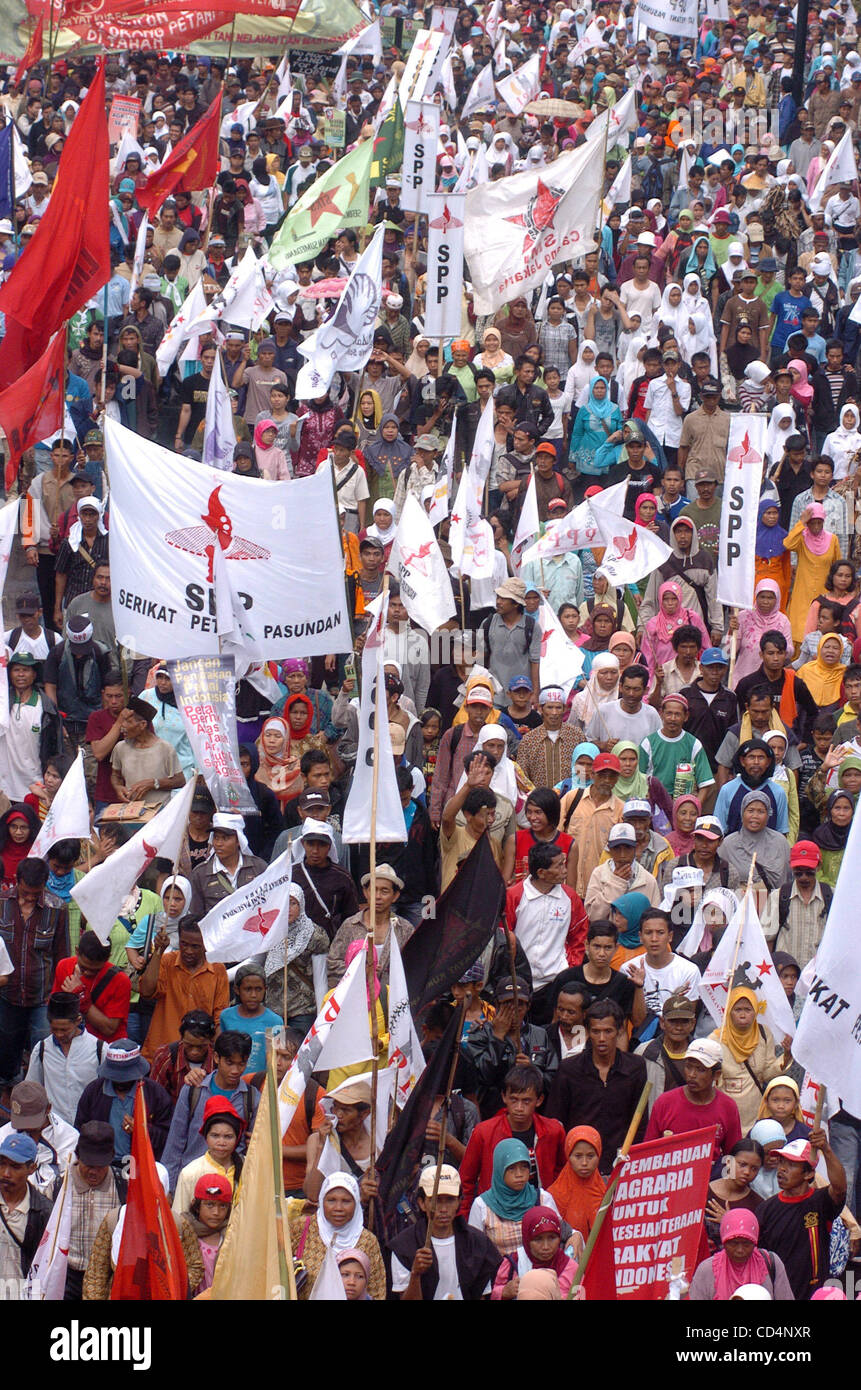 Farmers long march during protest land reform in Jakarta, Indonesia ...
