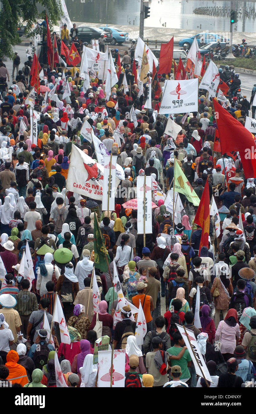 Farmers long march during protest land reform in Jakarta, Indonesia ...