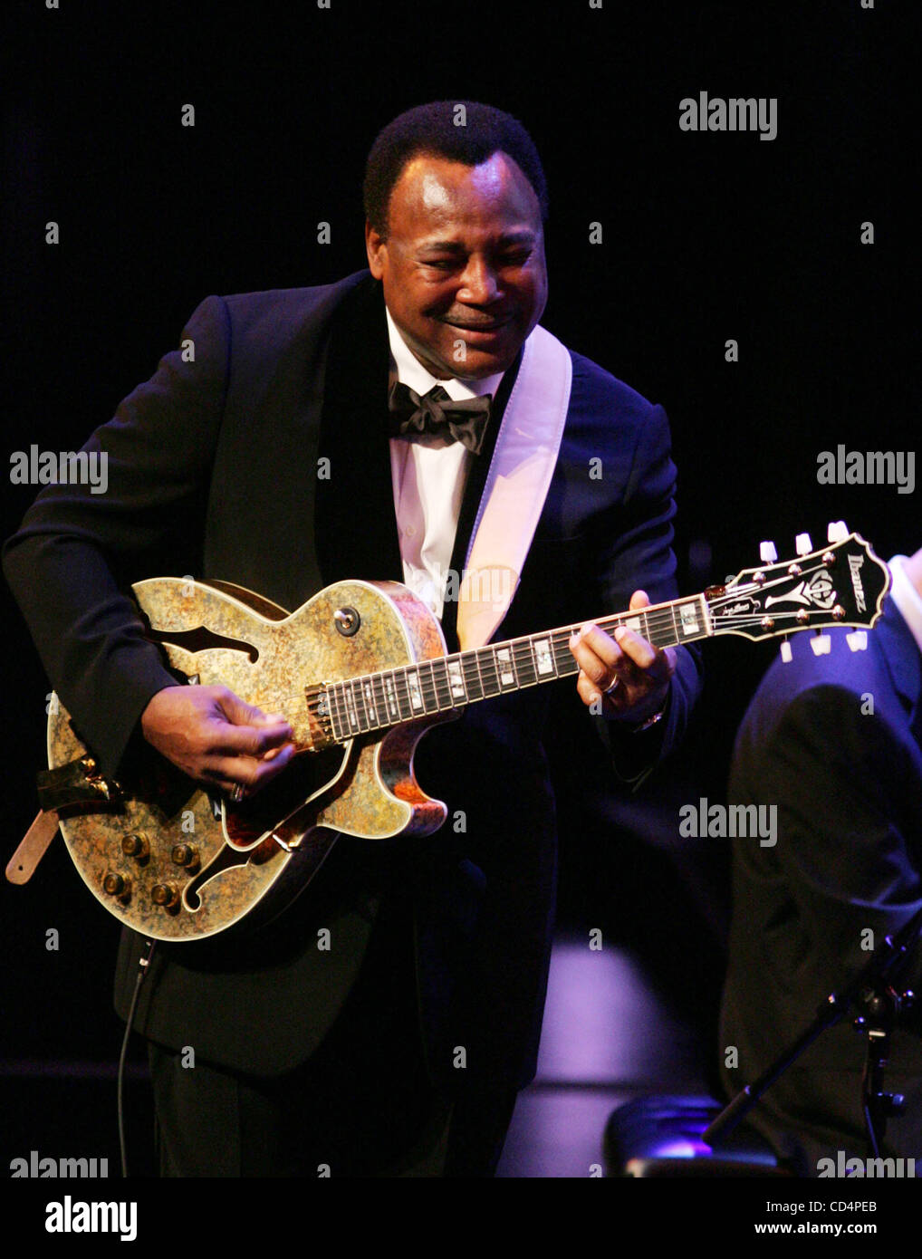 Oct 17, 2008 - New York, NY, USA - Honoree, guitarist, vocalist GEORGE ...